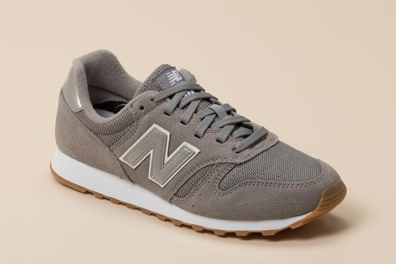new balance grau